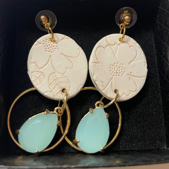 Jewelry | Stunning White Texture Floral Delight Polymer Clay Earrings ...